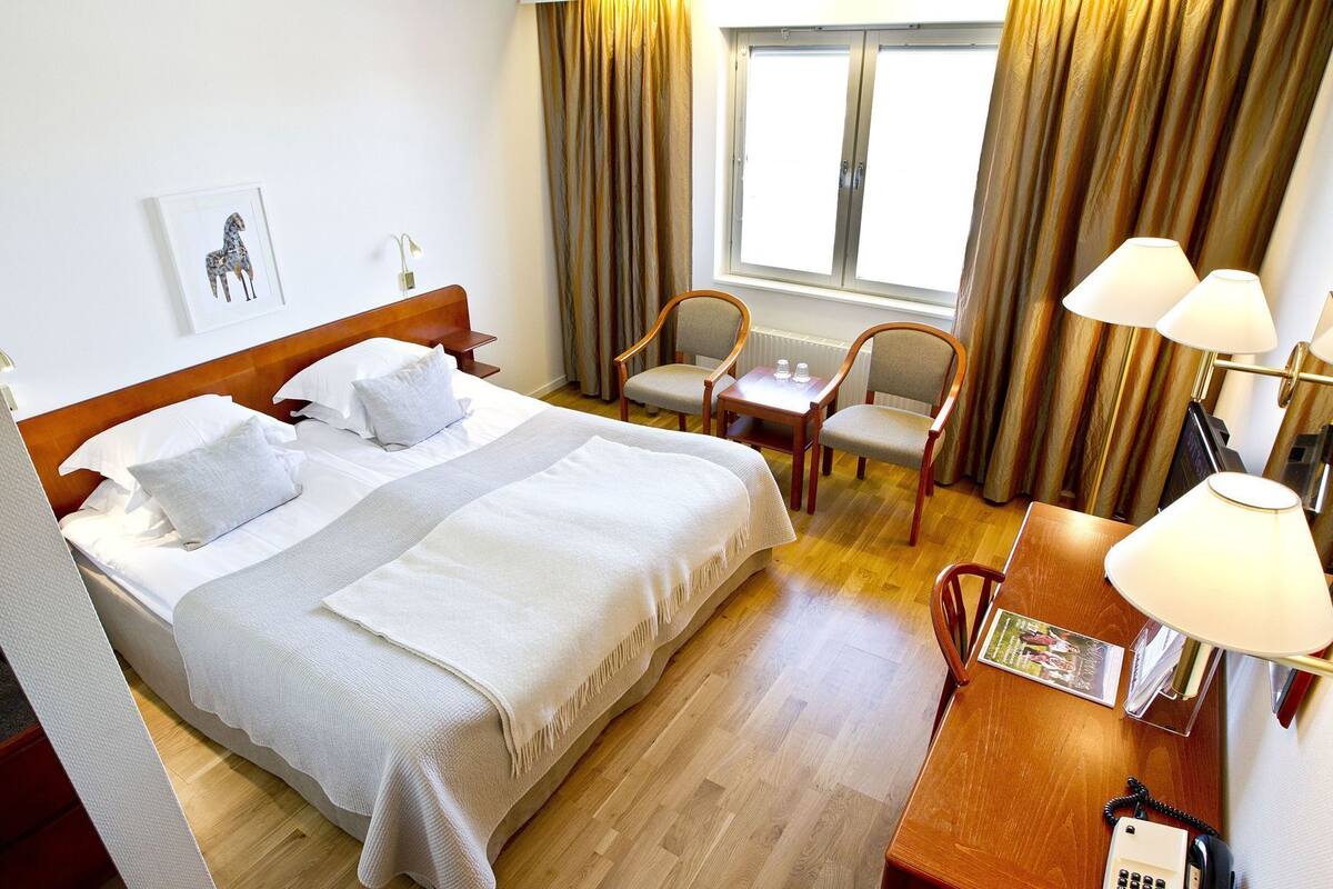 Com decoração personalizada, com mobília individualizada, secretária