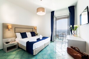 Quarto luxo, vista para o mar | Frigobar, cofres nos quartos, escrivaninha, berços (sobretaxa)