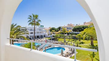 Apartamento, 1 quarto, vista para a piscina | Vista do quarto