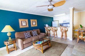 Quarto, 1 quarto, vista para o oceano | Sala de estar | Televisor, leitor de DVD 