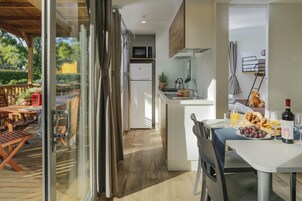 Chalé | Cozinha privada | Uma cadeira de bebé 