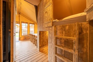 Tenda, 3 quartos | Berços/camas para crianças, roupa de cama fornecida 