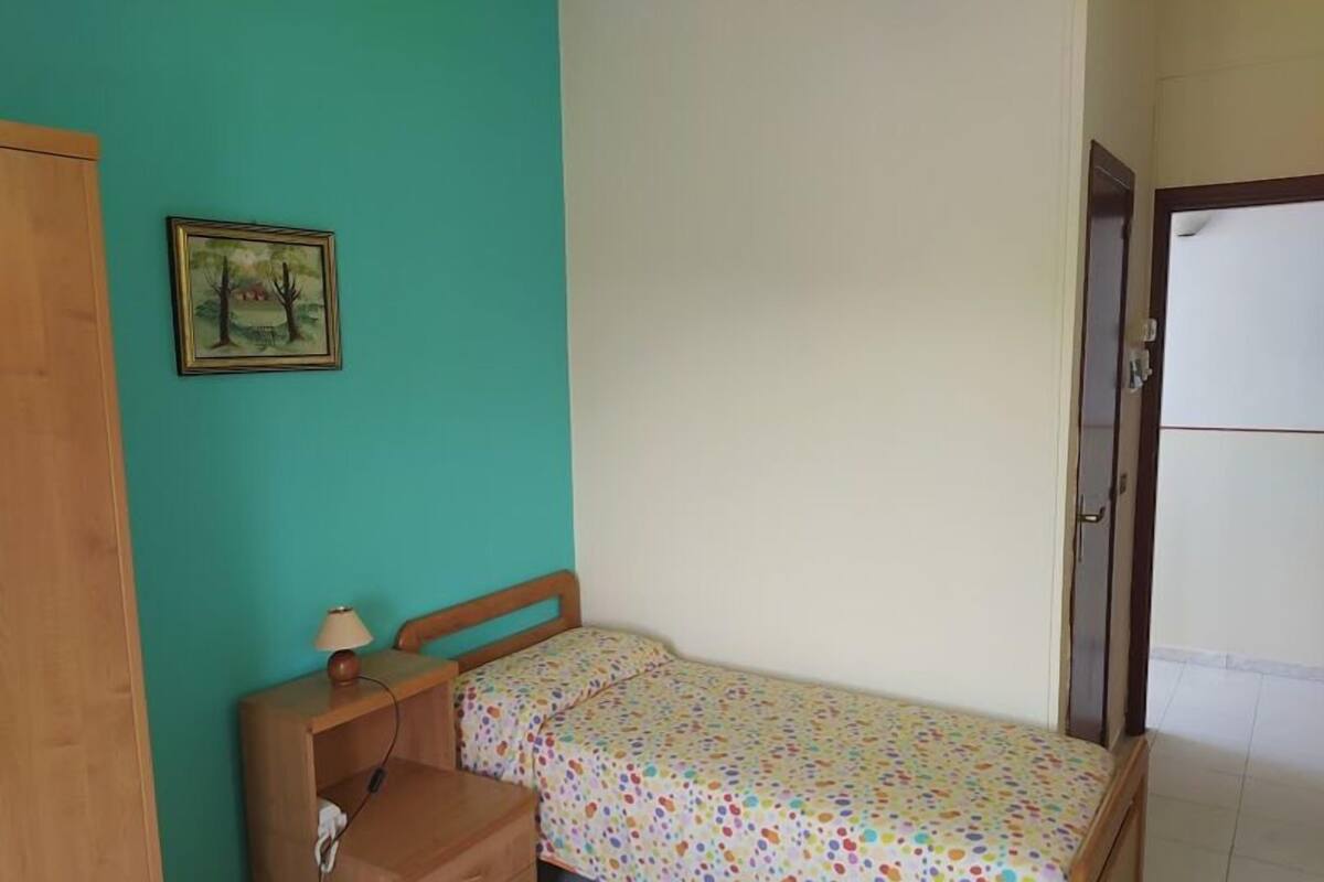 Quarto Individual | Secretária, quartos insonorizados, ferro/tábua de engomar, Wi-fi grátis 