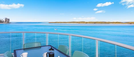 Absolute Waterfront 3 Bedroom Apartment | Vista para praia/oceano