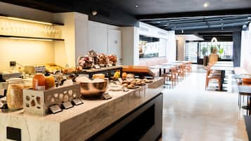 Pequeno-almoço tipo buffet diário incluído