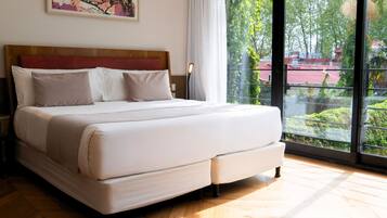 Quarto luxo | Roupas de cama premium, edredons de pluma, frigobar, cofres nos quartos