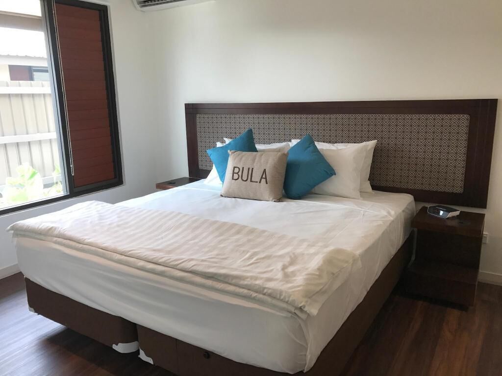 Roupa de alta qualidade, camas de colchão pillowtop, minibar 