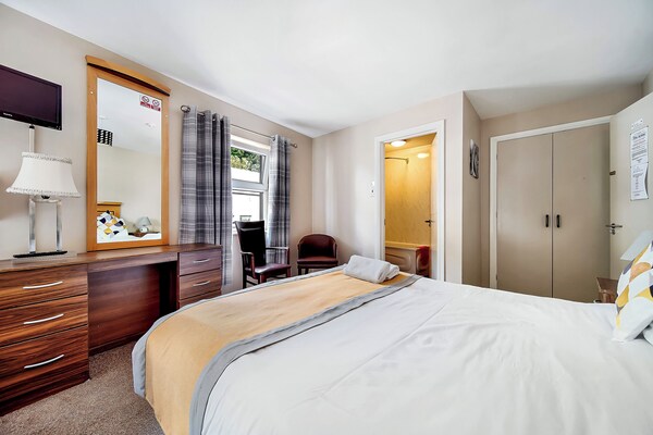 The Iona Inn - Derry