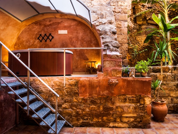 Suite de Luxo (Hot tub) | Terraço/pátio interior