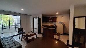 Suite Superior | Cozinha privada | Um frigorífico, um micro-ondas (a pedido), uma placa de cozinha 