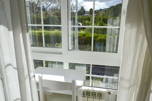 Quarto Duplo Superior, vista parcial para o mar | Varanda