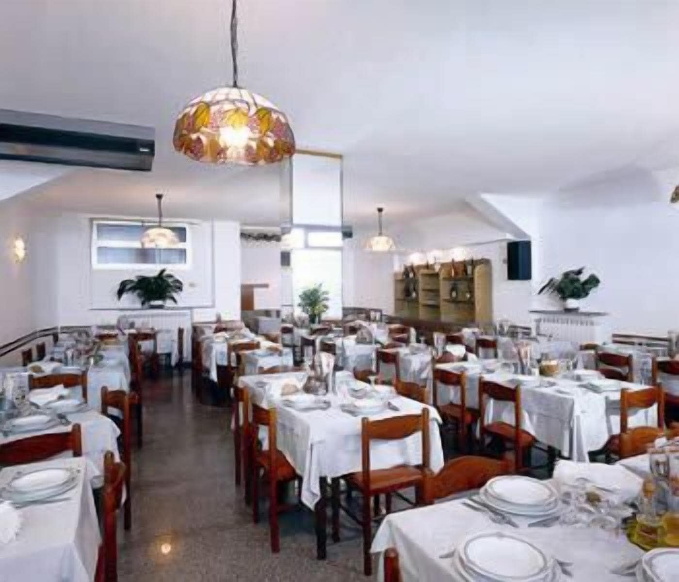 Almoços e jantares servidos, incluindo cozinha italiana 