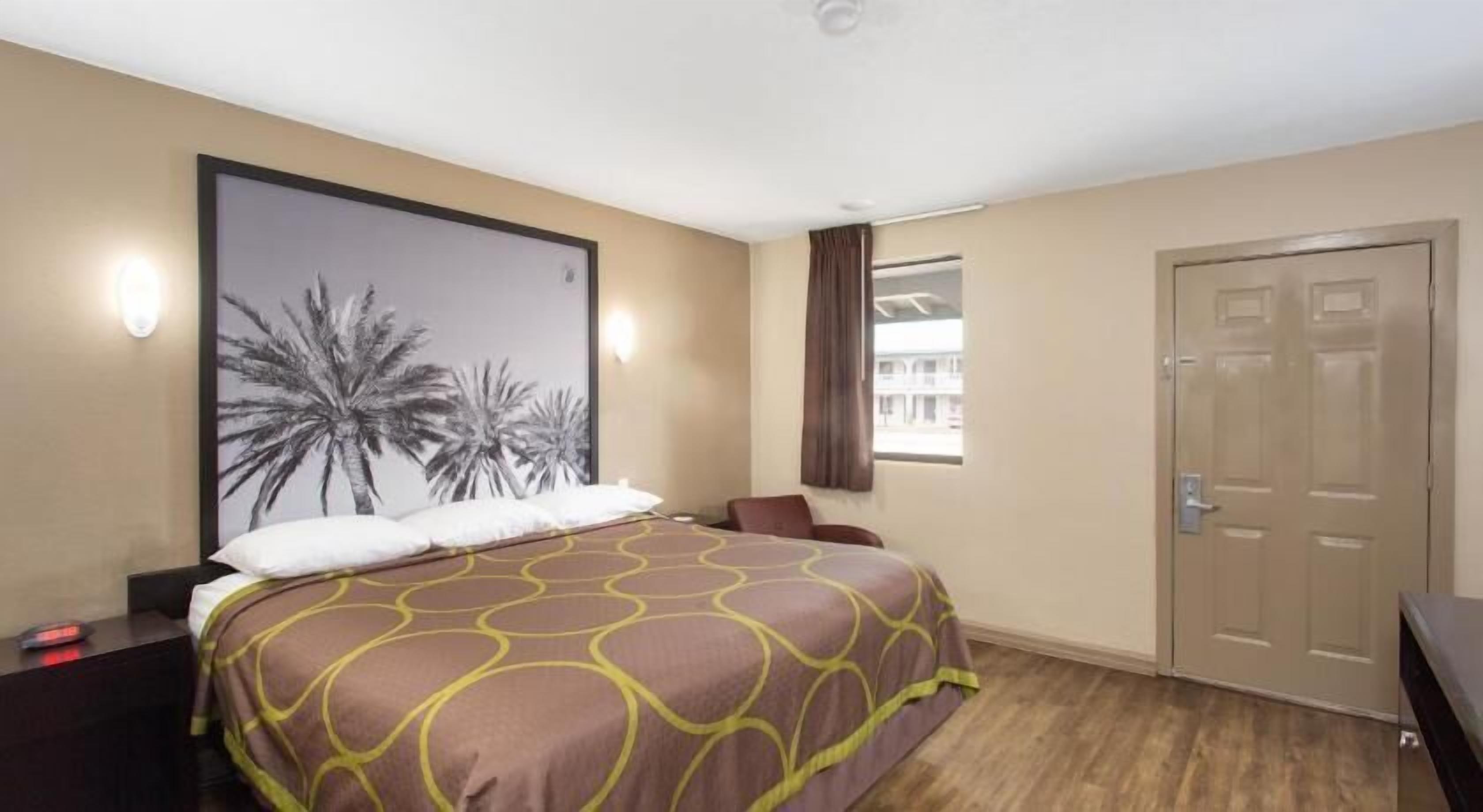 Com mobília individualizada, cortinas/cortinados opacos 