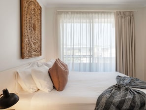 Apartamento, 2 quartos | Minibar, cofre no quarto, secretária, cortinas/cortinados opacos 