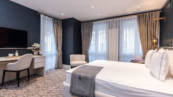 Suíte premier, 2 quartos, vista para a cidade | 1 quarto, roupas de cama premium, camas Tempur-Pedic, frigobar