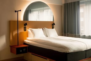 Quarto, 1 cama Queen | Roupas de cama antialérgicas, cofres nos quartos, Wi-Fi de cortesia