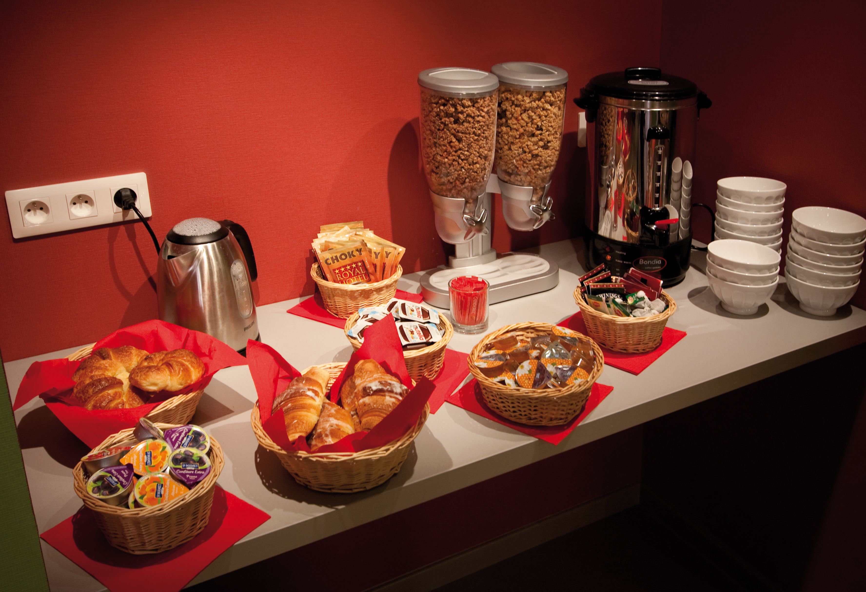 Pequeno-almoço tipo buffet diário mediante uma taxa 