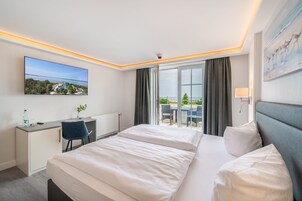 Quarto Duplo, vista para o mar | Roupa hipoalergénica, secretária, berços/camas para crianças grátis