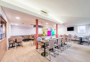 Café da manhã com buffet todos os dias mediante uma taxa