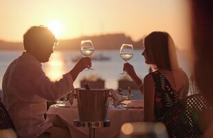 3 restaurantes, é servido café da manhã