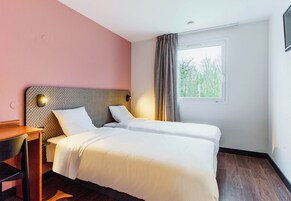 Quarto Twin | Cofre no quarto, secretária, quartos insonorizados 