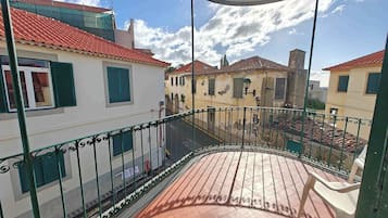 Quarto Triplo Económico | Roupa de alta qualidade, quartos insonorizados, ferro/tábua de engomar