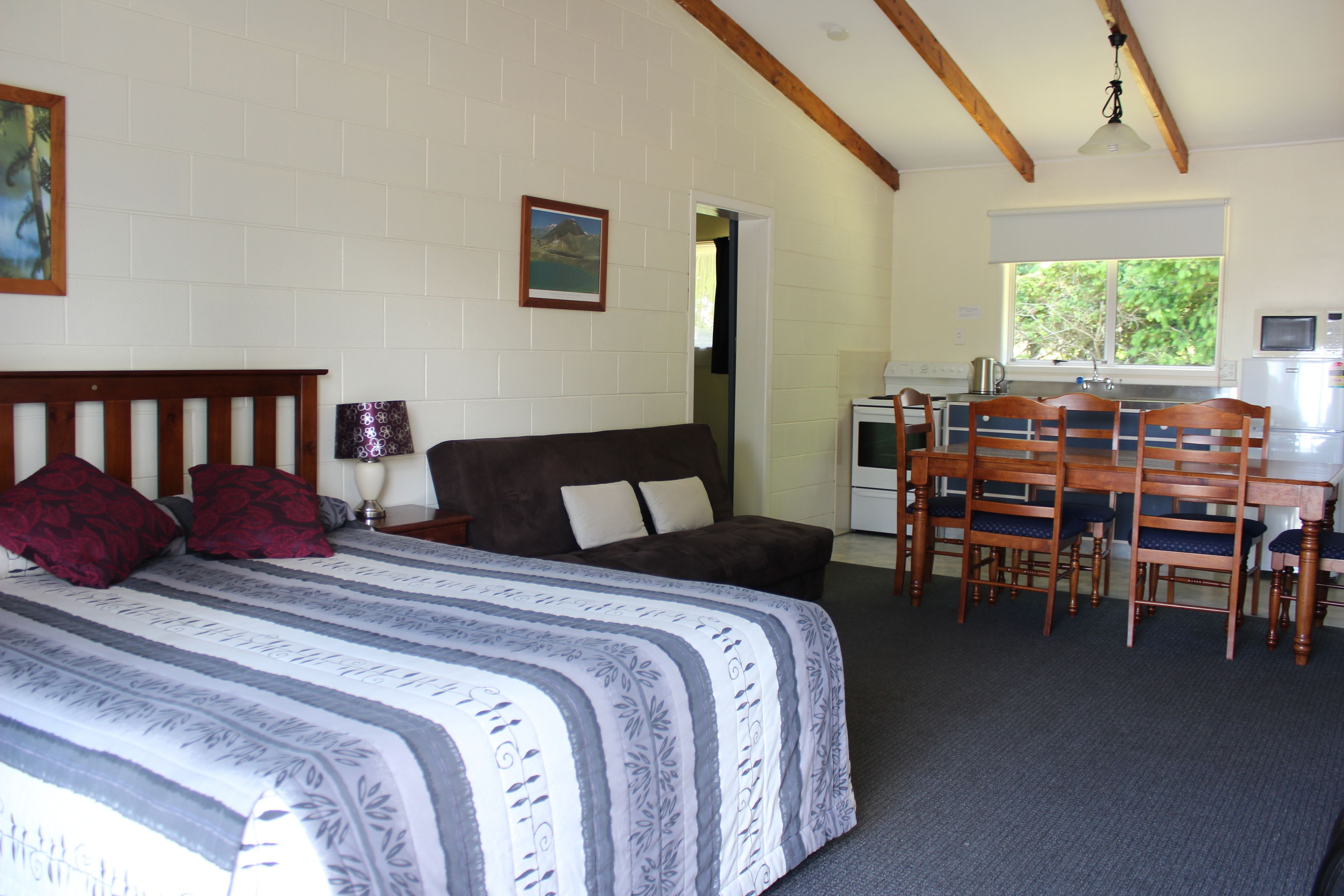 Estúdio | Cortinas/cortinados opacos, ferro/tábua de engomar 