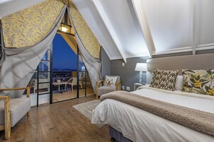 Quarto Twin Deluxe | Lençóis de algodão egípcio, camas de colchão pillowtop, minibar 