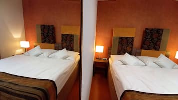 Quarto Duplo | Cofre no quarto, secretária, cortinas/cortinados opacos