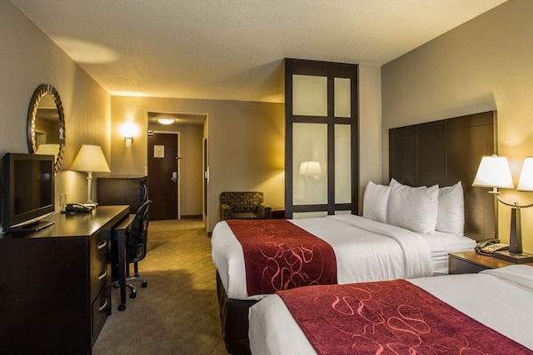 Camas com colchões pillow-top, cofres nos quartos, escrivaninha