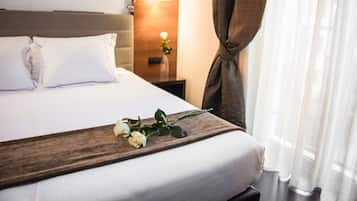Edredões de penas, minibar, cofre no quarto, secretária