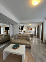 Suíte estúdio família | Camas Select Comfort, frigobar, cofres nos quartos