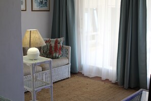 Quarto Duplo, 1 cama de casal | 10 quartos, com mobília individualizada, cortinas/cortinados opacos 