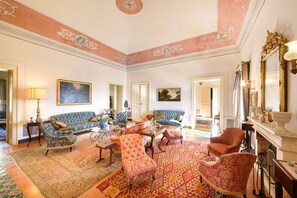 Suíte panorâmica, 1 quarto, vista para o vale | Escrivaninha, Wi-Fi de cortesia