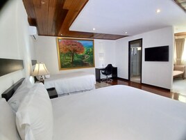 Quarto casal standard | Roupas de cama premium, edredons de pluma, camas com colchões pillow-top
