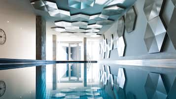 Piscina interior, da(s) 10:00 à(s) 21:00, espreguiçadeiras