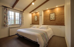 Apartamento, 1 quarto | Frigobar, individualmente decorados, ferros/tábuas de passar roupa