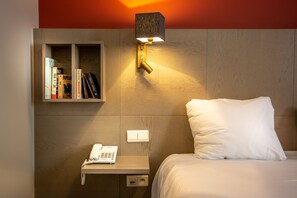 Frigobar, cofres nos quartos, escrivaninha, Wi-Fi de cortesia