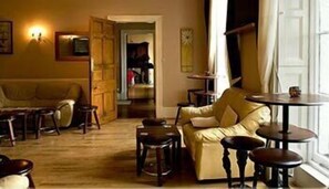 Área de estar no saguão