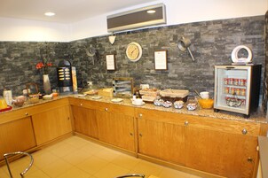 Café da manhã continental todos os dias mediante uma taxa