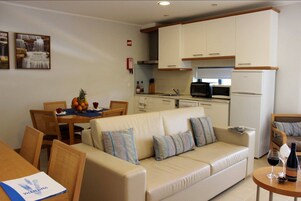 One Bedroom Apartment for 4 people | Área de estar | TV de tela plana