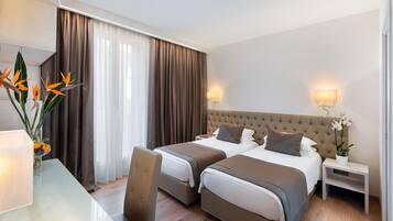 Roupa de alta qualidade, edredões de penas, minibar