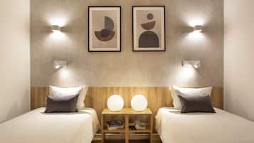 Quarto Twin Standard | Cofre no quarto, com decoração personalizada, secretária