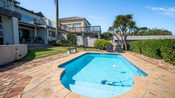 2 piscinas externas, guarda-sóis, espreguiçadeiras