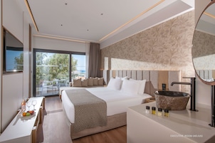 Quarto casal ou duplo executivo | Camas com colchões de espuma com sistema de memória, cofres nos quartos