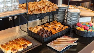 Pequeno-almoço tipo buffet diário (10.20 EUR por pessoa)