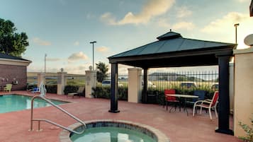Piscina externa sazonal