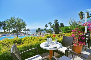 4 restaurantes, pequenos-almoços servidos, cozinha internacional 
