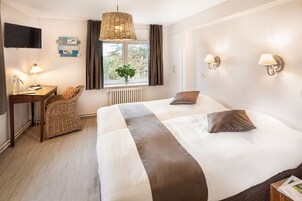 Escrivaninha, berços (sobretaxa), Wi-Fi de cortesia, roupa de cama