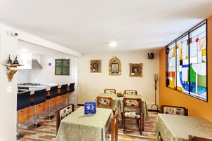 Pequeno-almoço completo incluído
